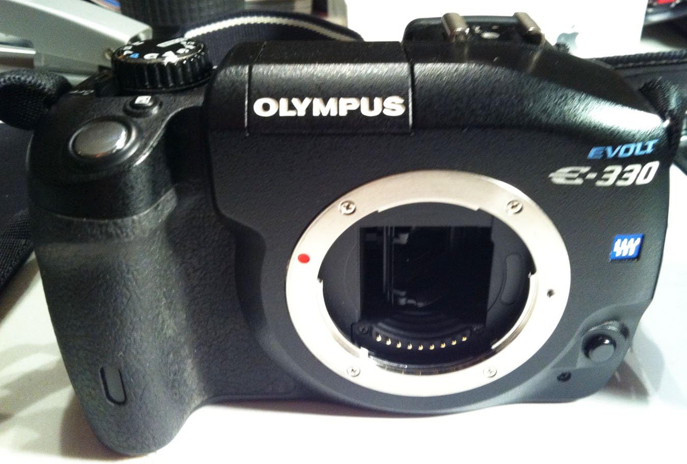 Amazon.com : OM SYSTEM OLYMPUS Evolt E330 7.5MP Digital SLR Camera with ...