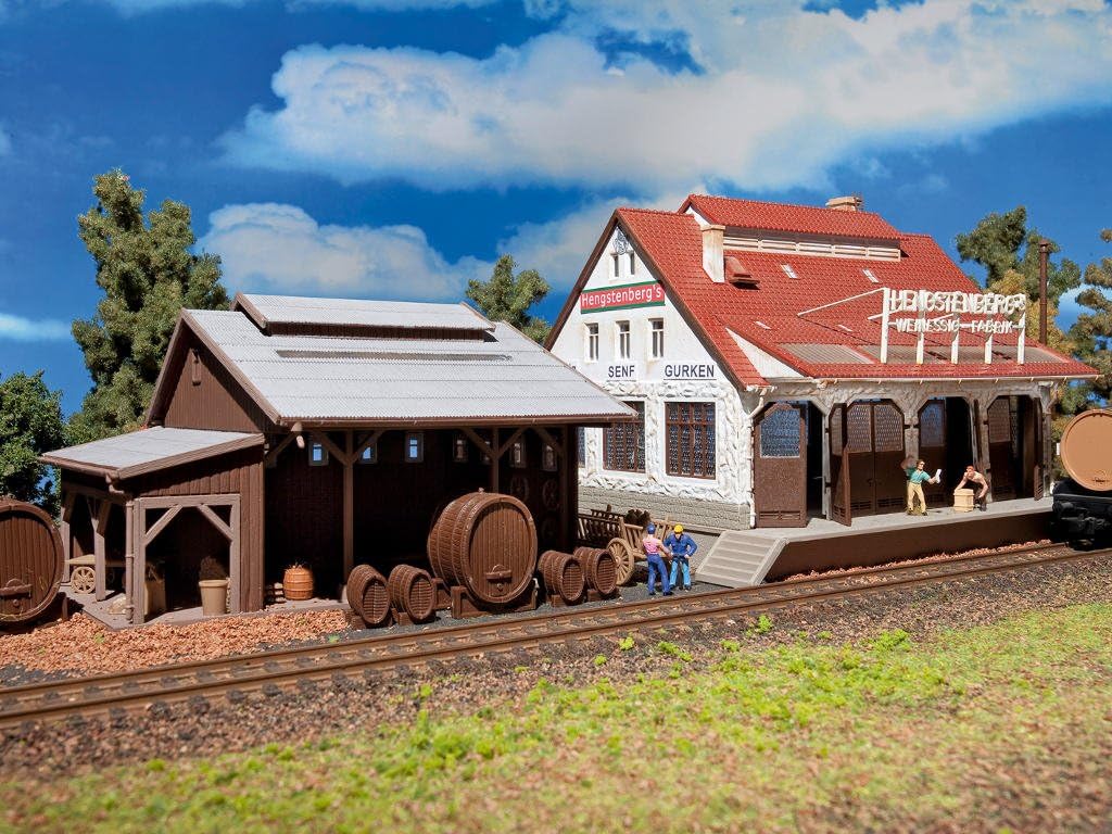Amazon.com: HO Scale Hengstenberg Pickle & Vinegar Factory - Kit - 14-3 ...