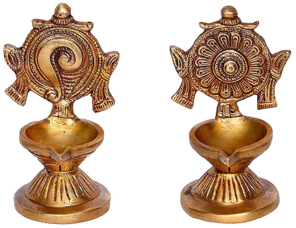 Artvarko Brass Lord Vishnu Shankh Chakra Design Nila Vilakku Brass ...