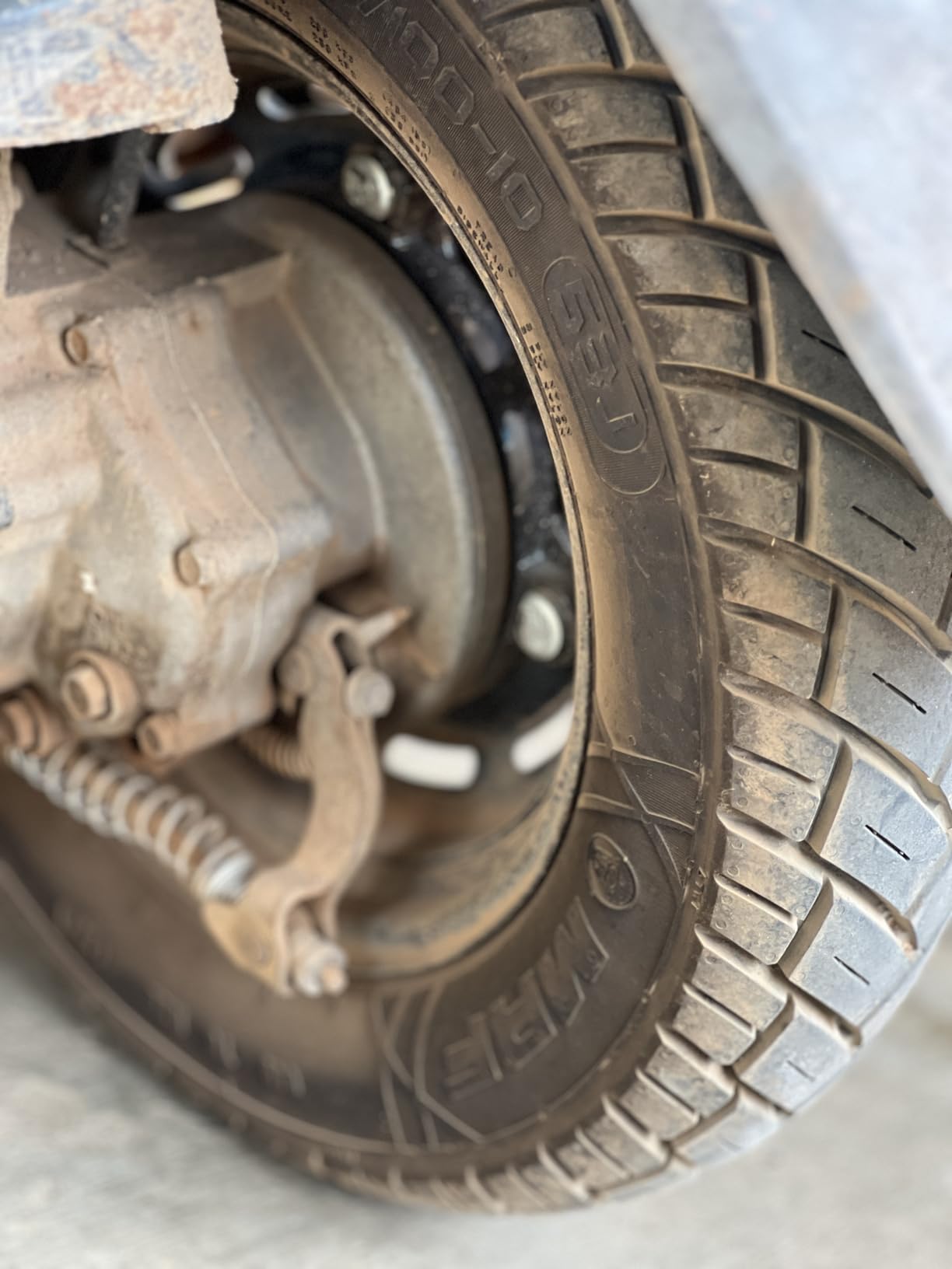 MRF Zapper C1 90/100/10 Tubeless Tyre For Scooter Rear Only (Not for ...