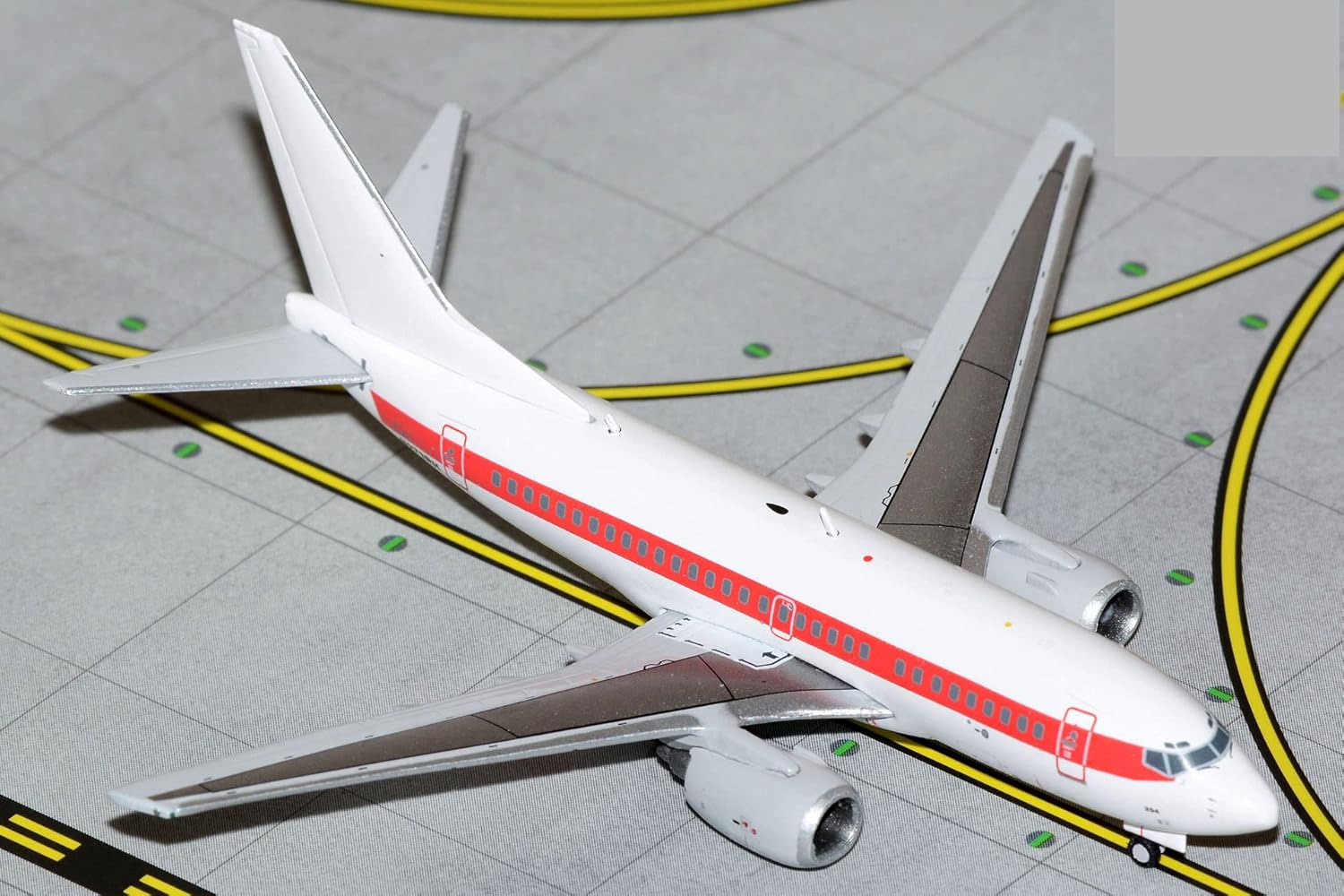 Amazon.com: GeminiJets GJEGG2169 EG&G/Janet Boeing 737-600 N273RH ...