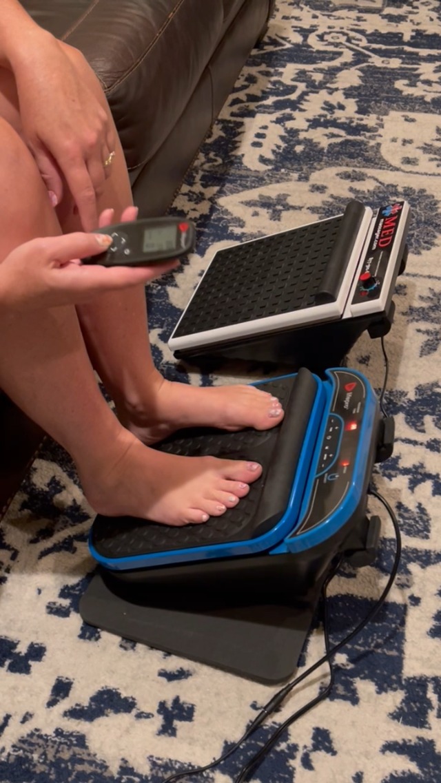 Watch Comparing MedMassager with Lifepro Vibracare foot massager on ...