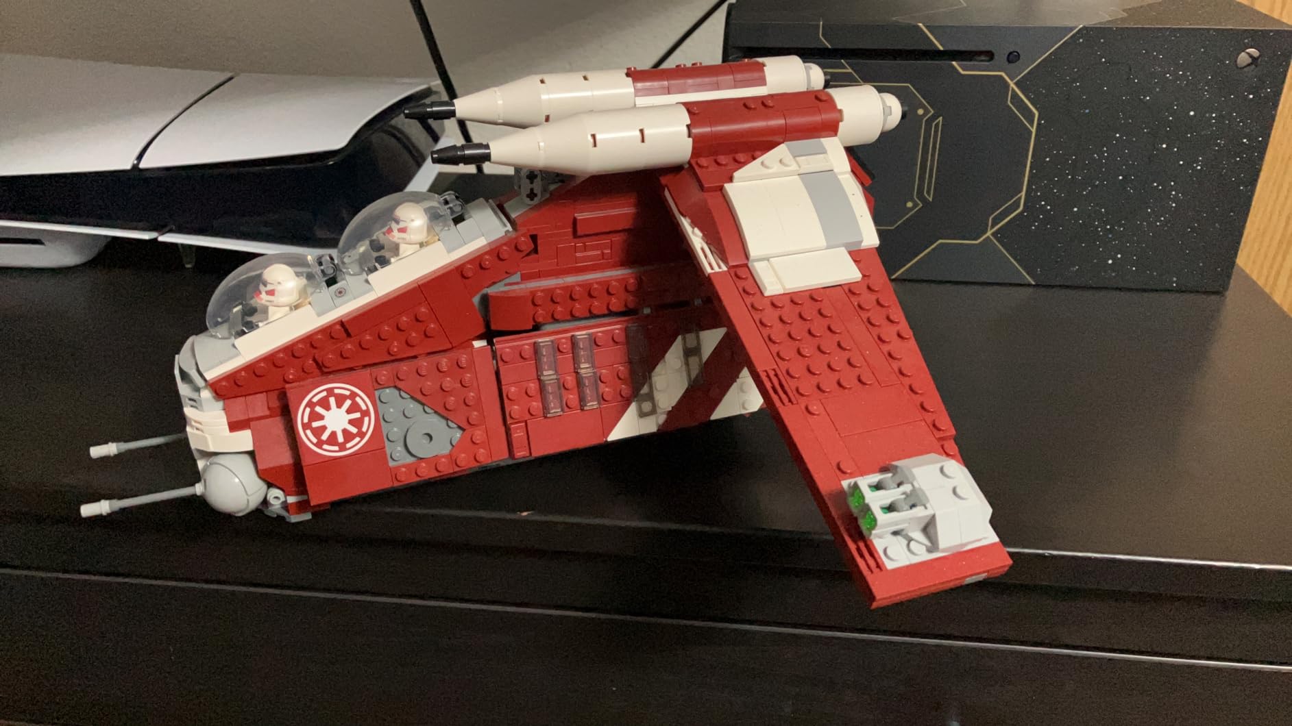 Amazon.com: LEGO Star Wars: The Clone Wars Coruscant Guard Gunship ...