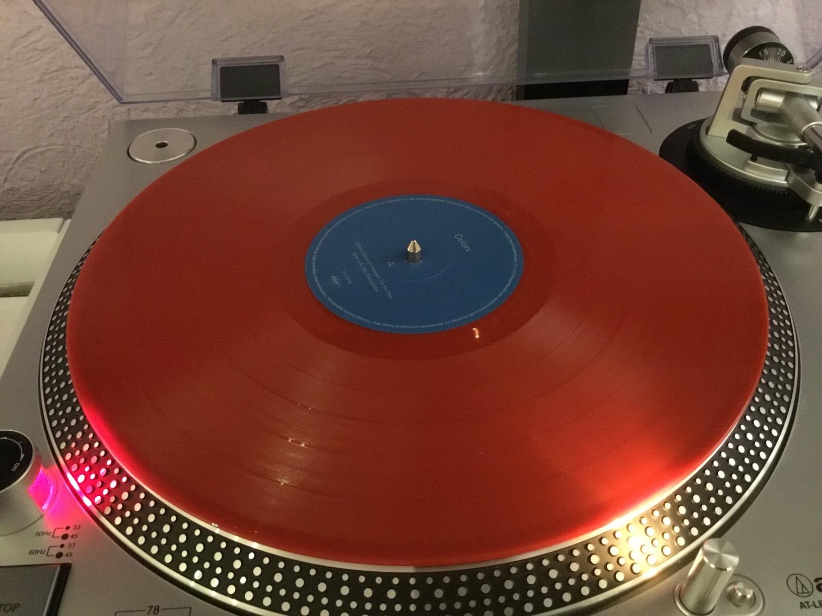 Colors (Red Vinyl Edition): Amazon.com.mx: Música