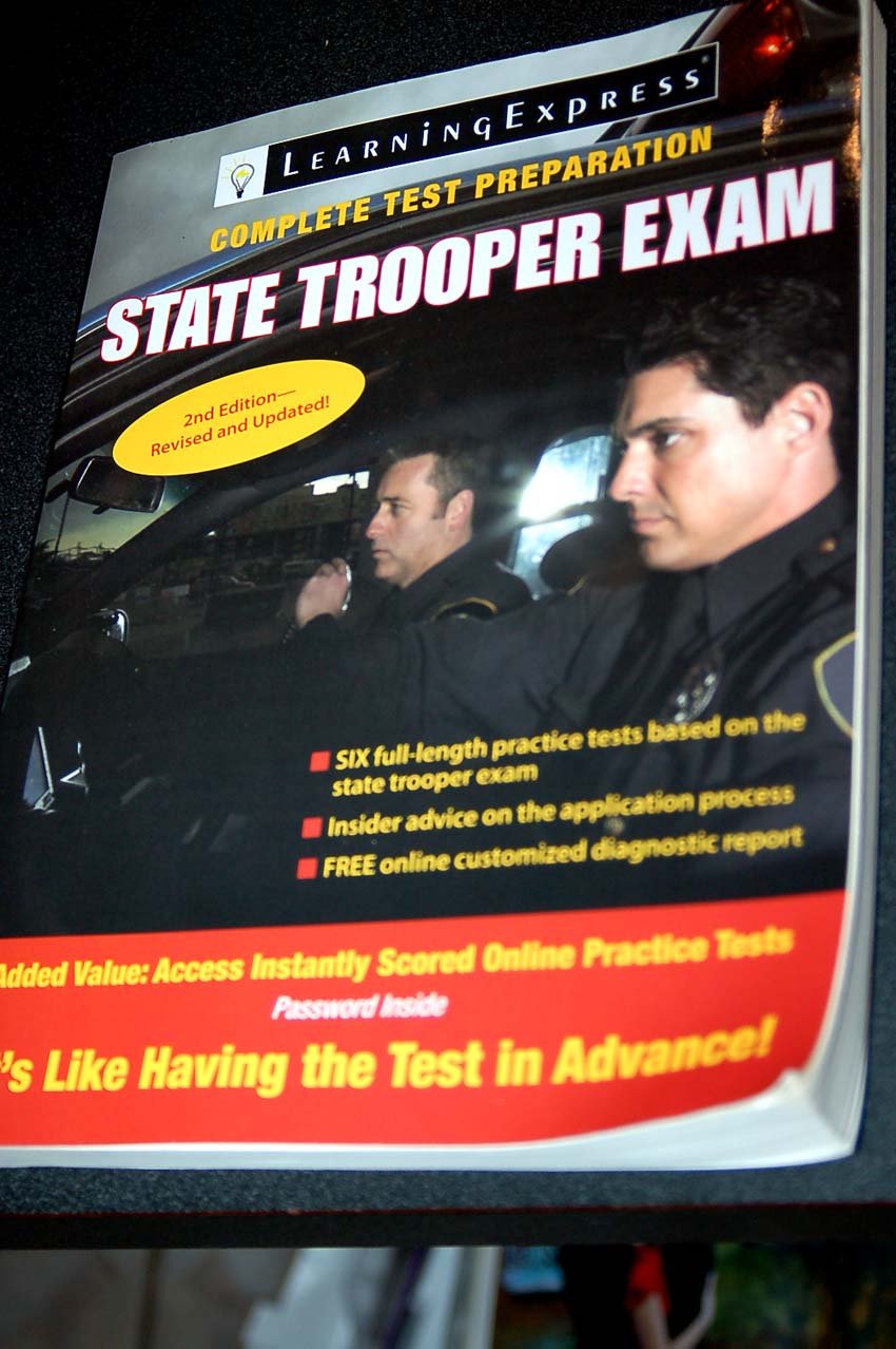 State Trooper Exam: LearningExpress LLC Editors: 9781576857359: Amazon ...