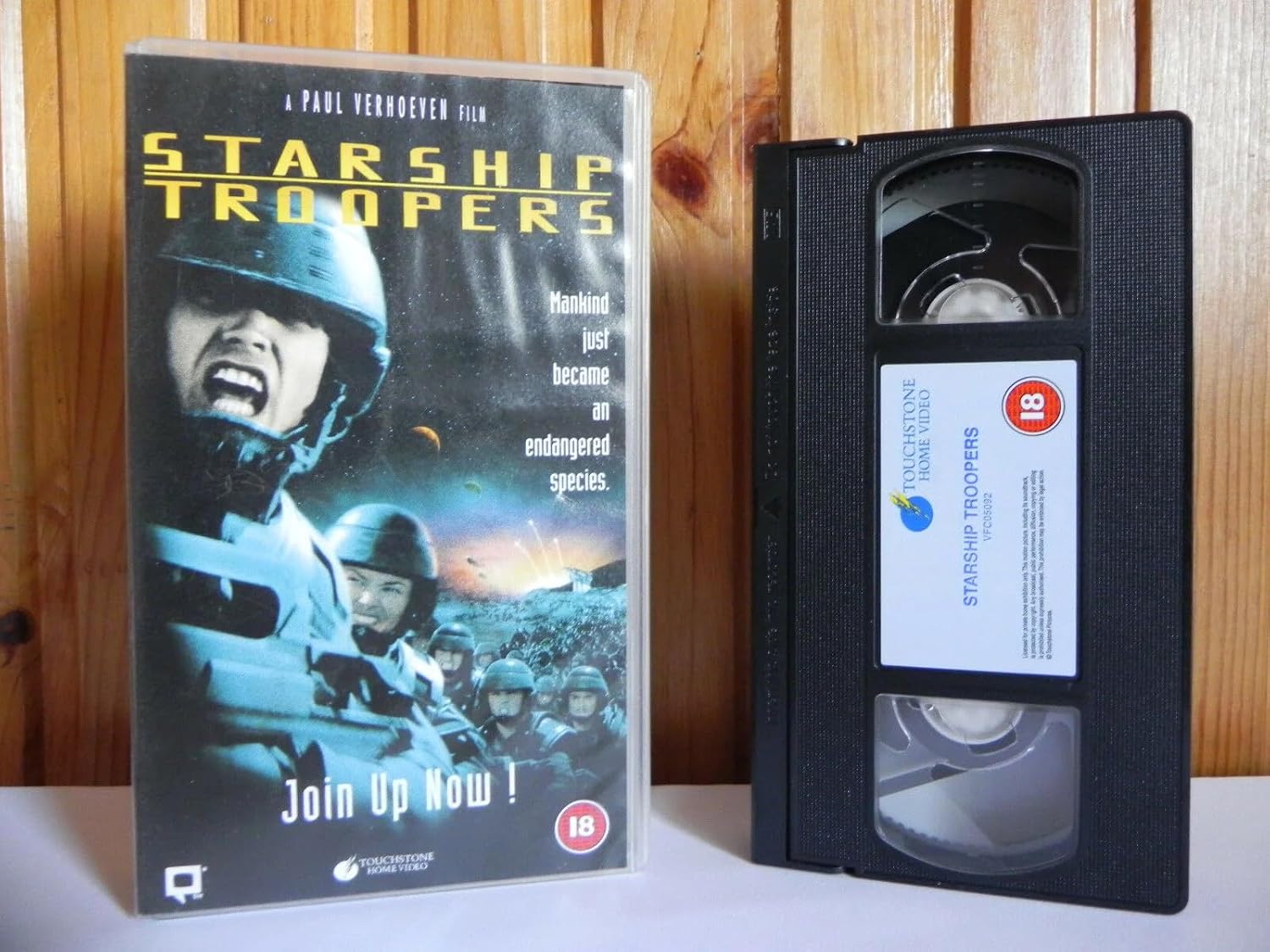 Starship Troopers [VHS] : Casper Van Dien, Dina Meyer, Denise Richards ...