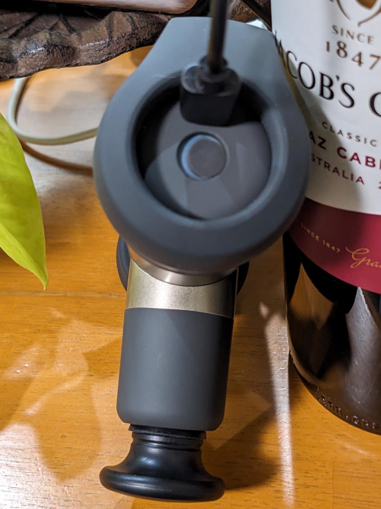 Amazon | エレコム リフレッシュガン 3段階強さ調整 / 軽量/コンパクト 【 楽に握れる ベルトストラップ付 】 アタッチメント4種付属 充電式 収納袋付き ECLEAR チャコール ...