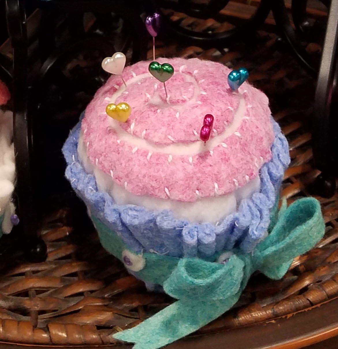 Amazon.com: Crawford Designs pattern #234 Le Dolci Cupcakes pincushions ...