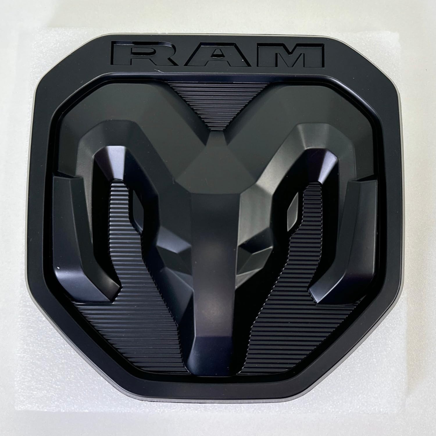Amazon.com: 2019-2023 RAM Lighted Tailgate Emblem - Black Tailgate ...