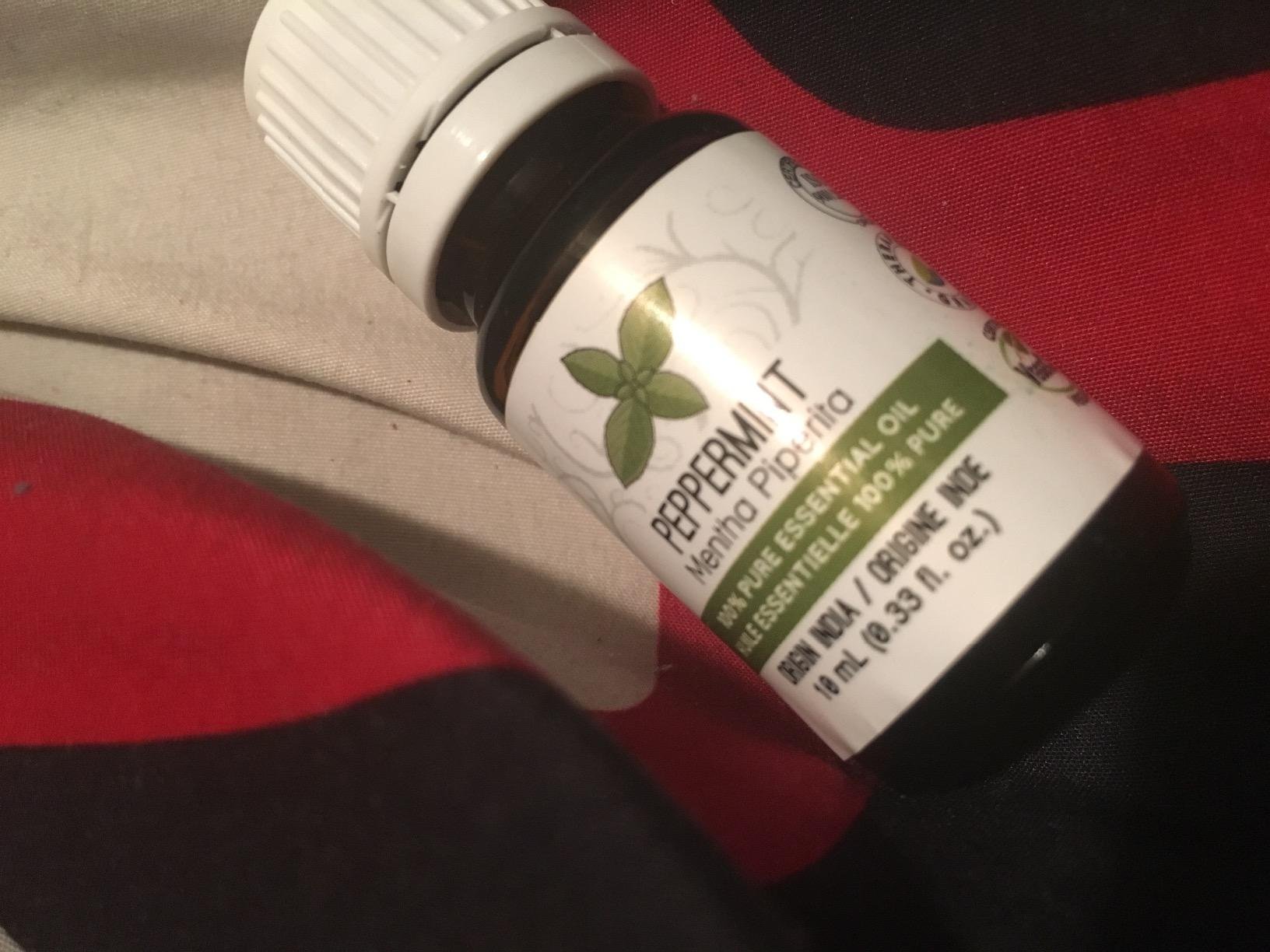Amazon.com: Peppermint Essential Oil 10 ml (0.33 fl. Oz.) - GCMS Tested ...