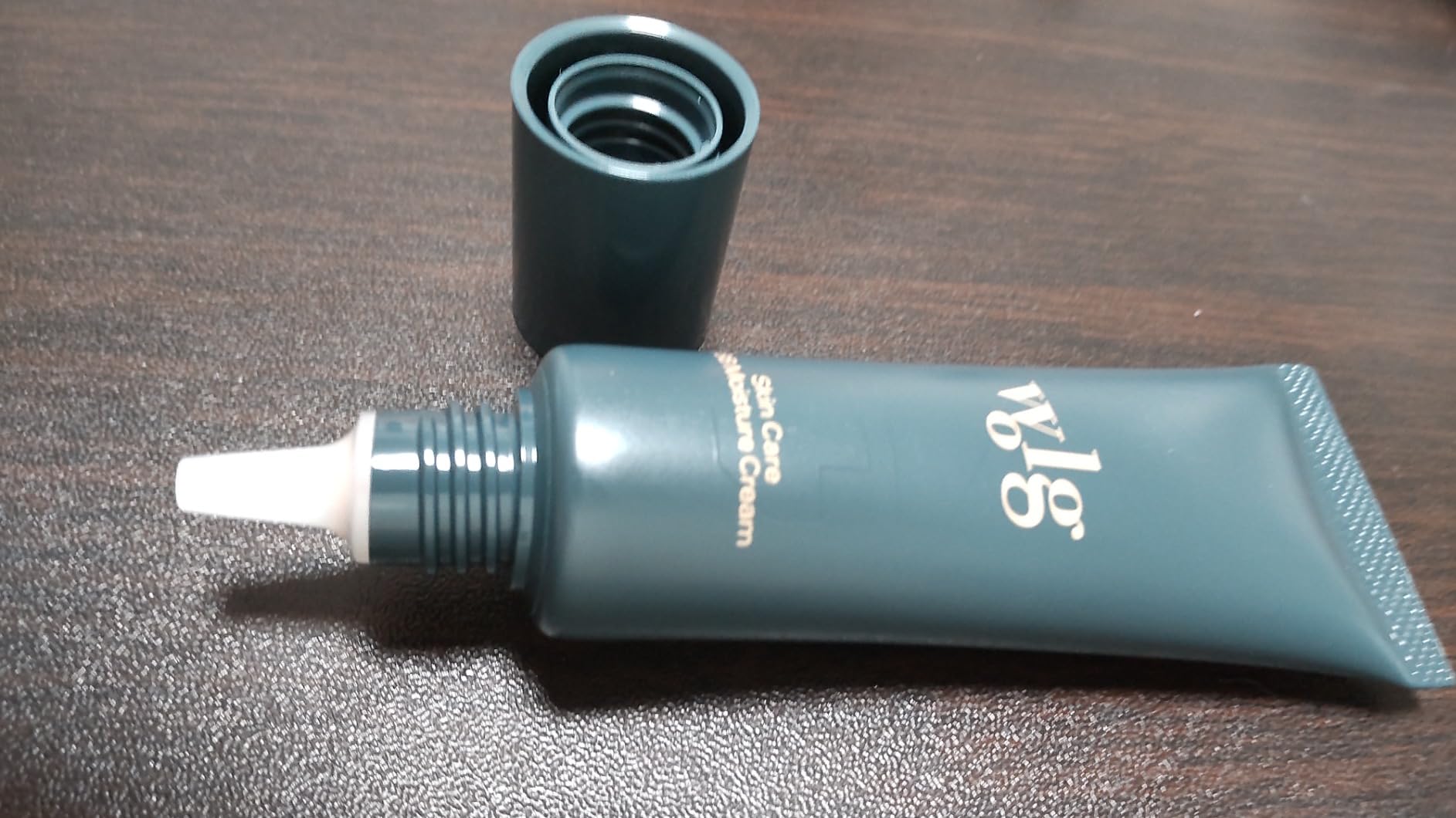 Amazon | wolg（ウォルグ）メンズ BBクリーム 日焼け止め バレない 自然な仕上がり 初心者 20代 30代 青髭 クマ 毛穴 隠し 洗顔で落ちる | wolg | BBクリーム 通販