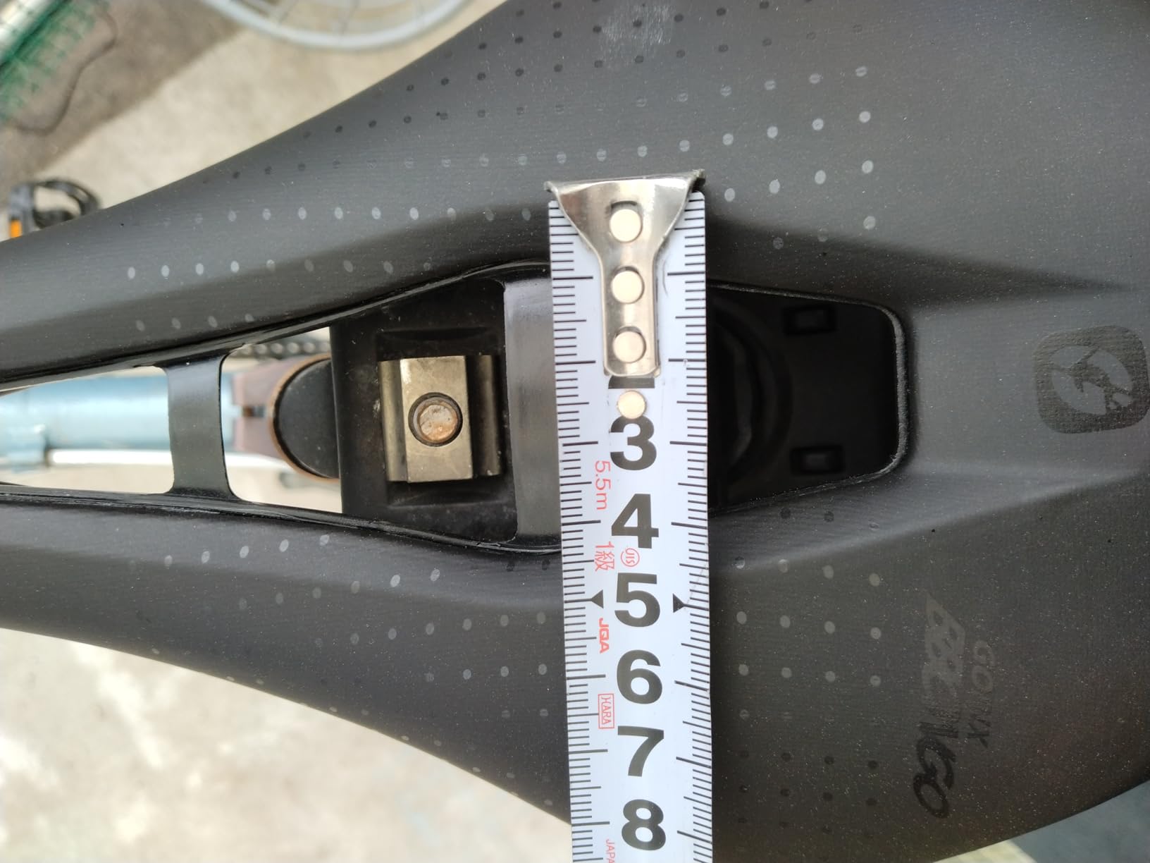 Amazon | GORIX(ゴリックス)サドル 自転車 ロードバイク ショートノーズ ショートサドル 穴あき 軽量 衝撃吸収 自転車サドル交換 おしゃれ ブラック (BBONGO) クロス ...