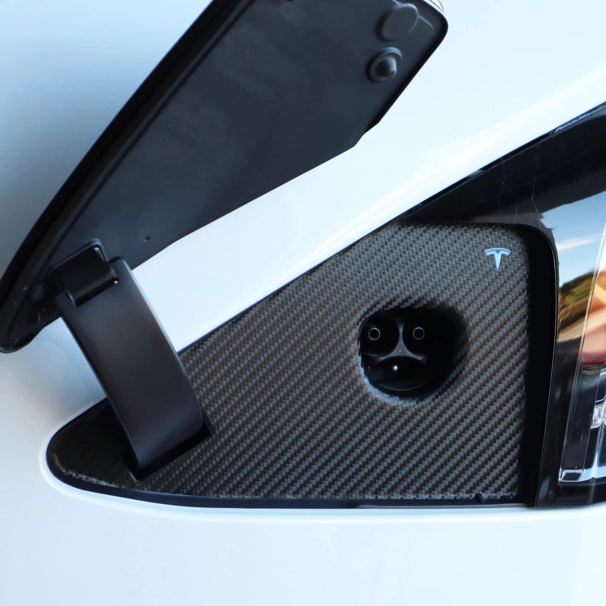 Snapklik.com : Charge Port Cover Vinyl Wrap For Tesla Model X Refresh