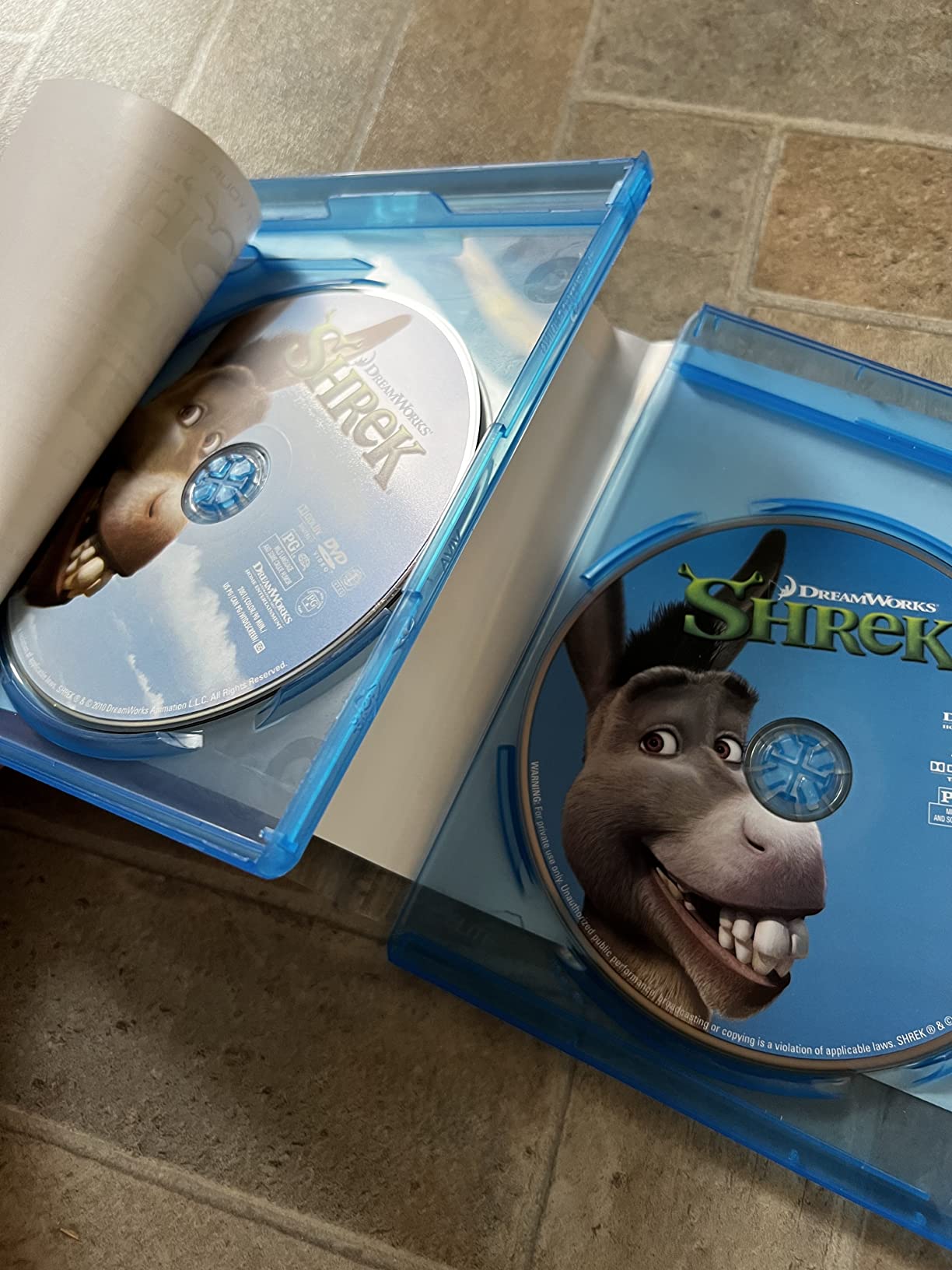 Amazon.com: Shrek [Blu-ray] : Mike Myers, Eddie Murphy, Cameron Diaz ...