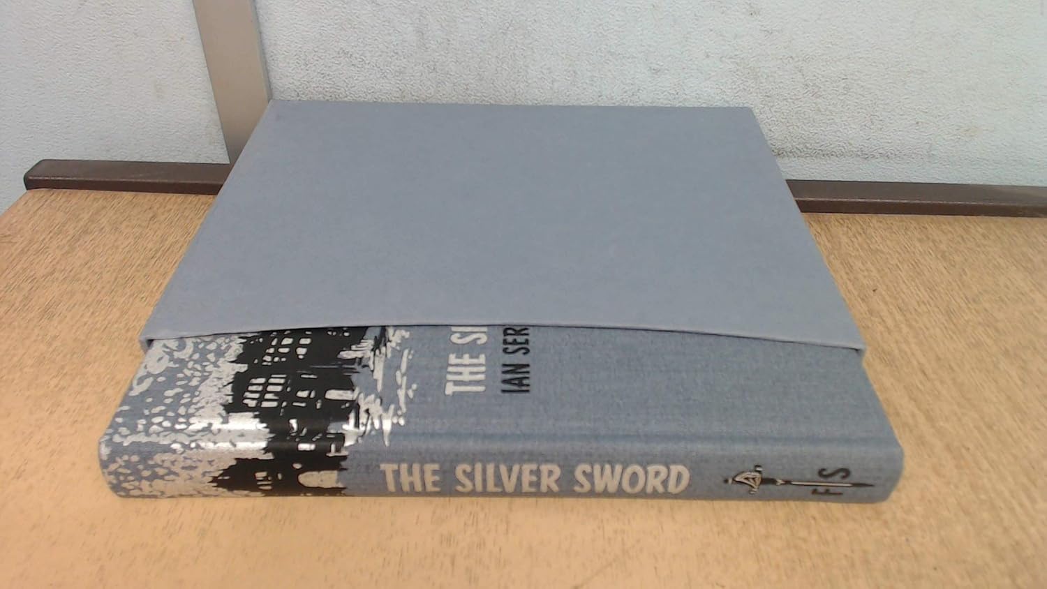 The Silver Sword: Serraillier, Ian: 9780857550286: Amazon.com: Books