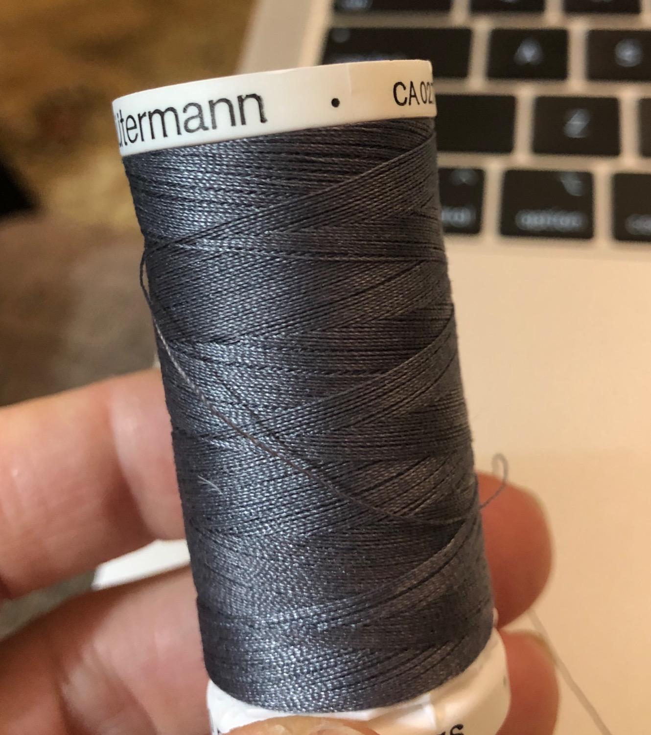 Amazon.com: Gutermann Quilting Thread 220yd, Black