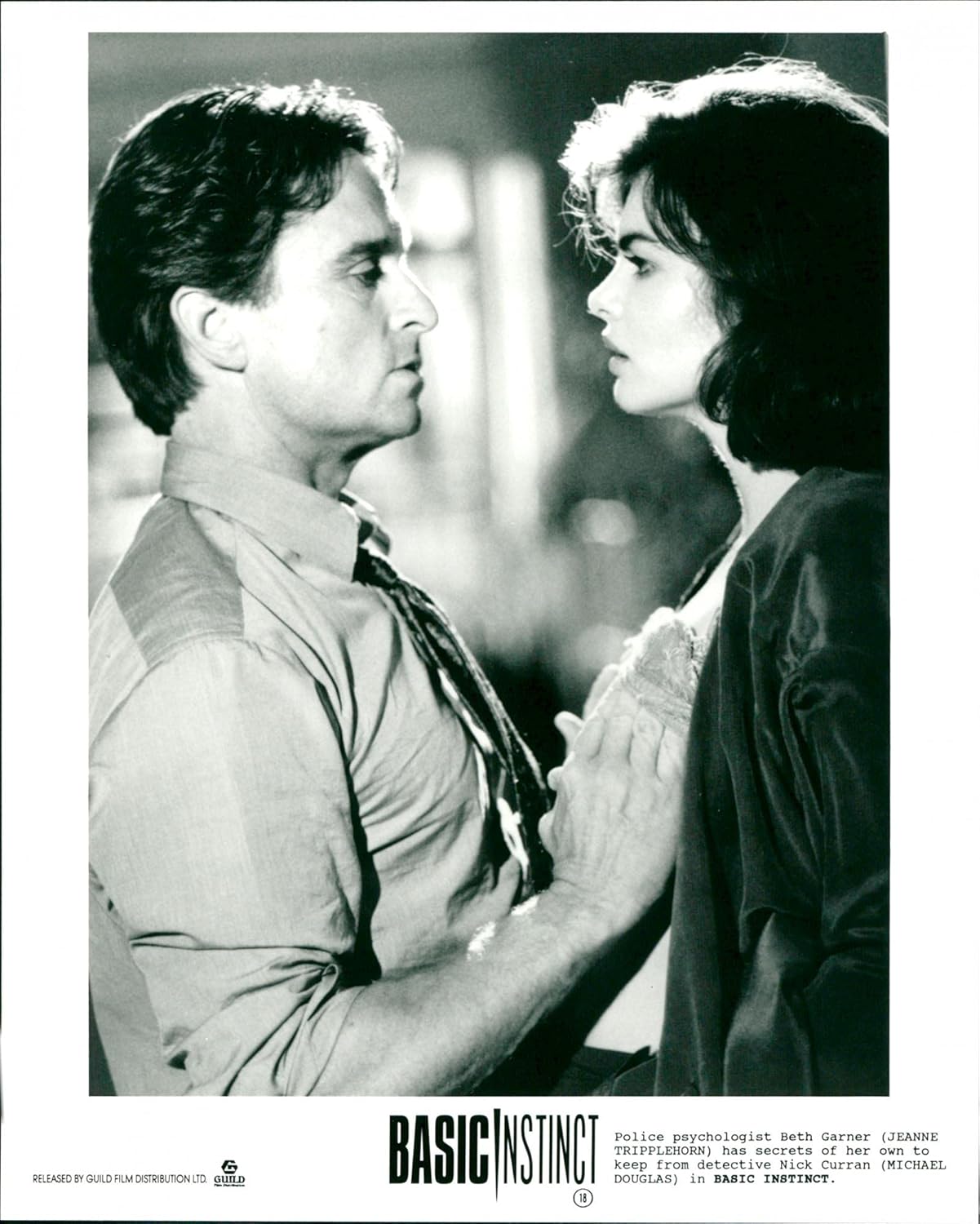 Jeanne Tripplehorn and Michael Douglas in "Basic Instinct" - Vintage Press Photo : Amazon.es ...