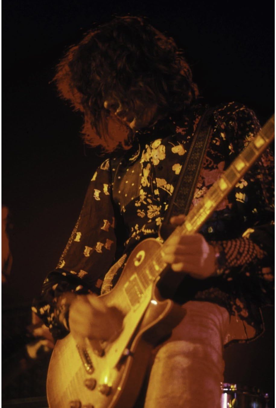 Amazon.com: Globe Photos ArtPrints Jimmy Page Performing - 8" X 10" Pop ...