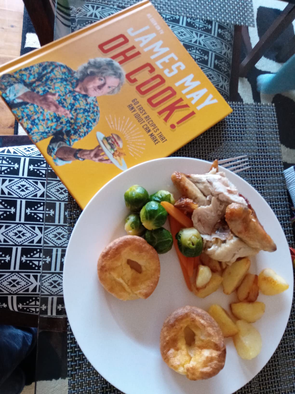 Oh Cook!: The cookbook from James May with simple, easy recipes that ...