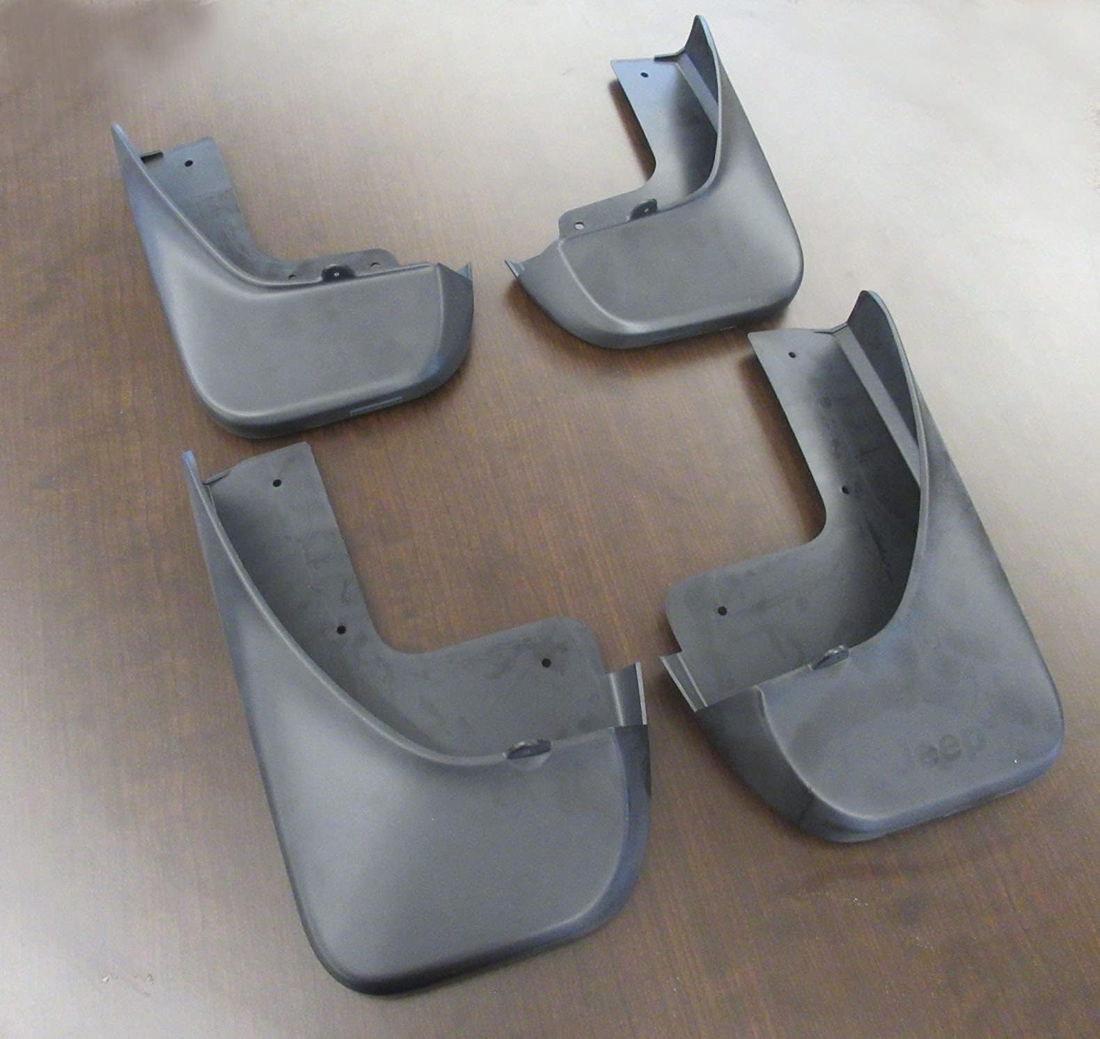 Amazon.com: Mopar Jeep Gladiator Front & Rear Molded Splash Guards Set ...