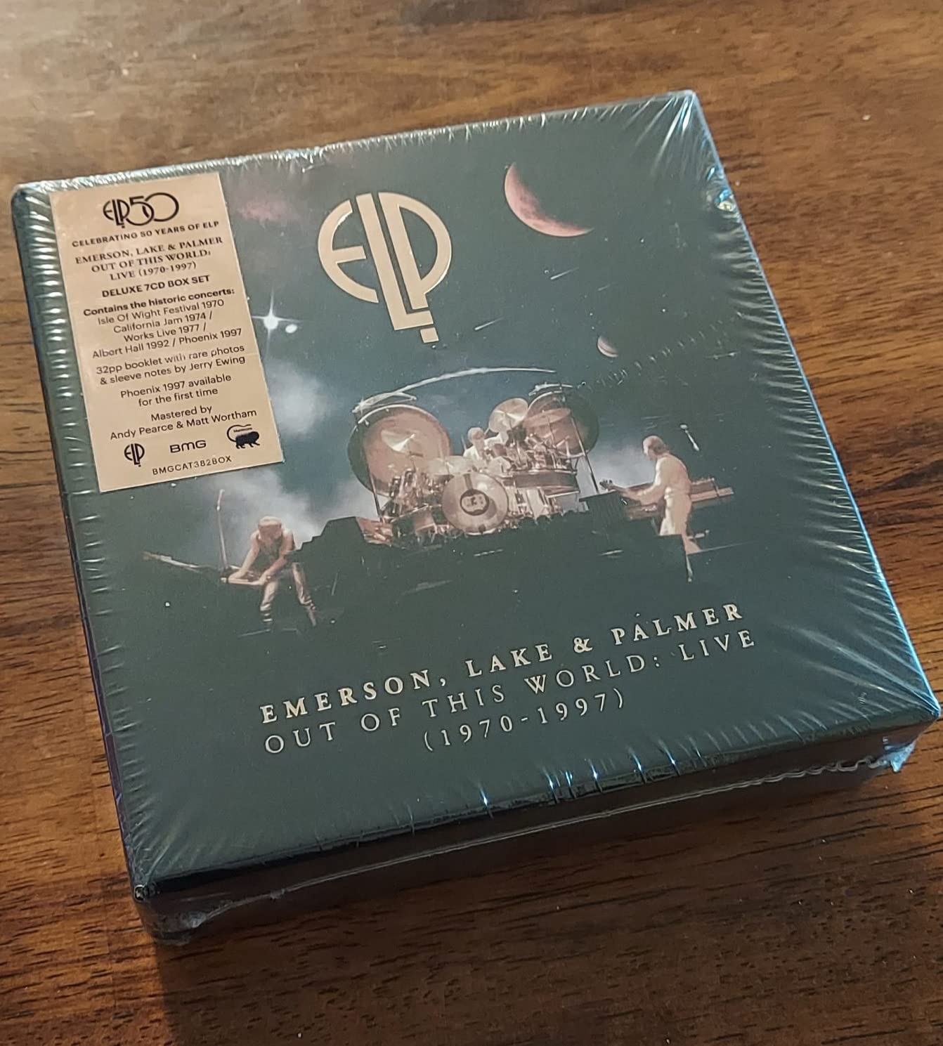 Amazon.com: Out of This World: Live (1970-1997): CDs & Vinyl