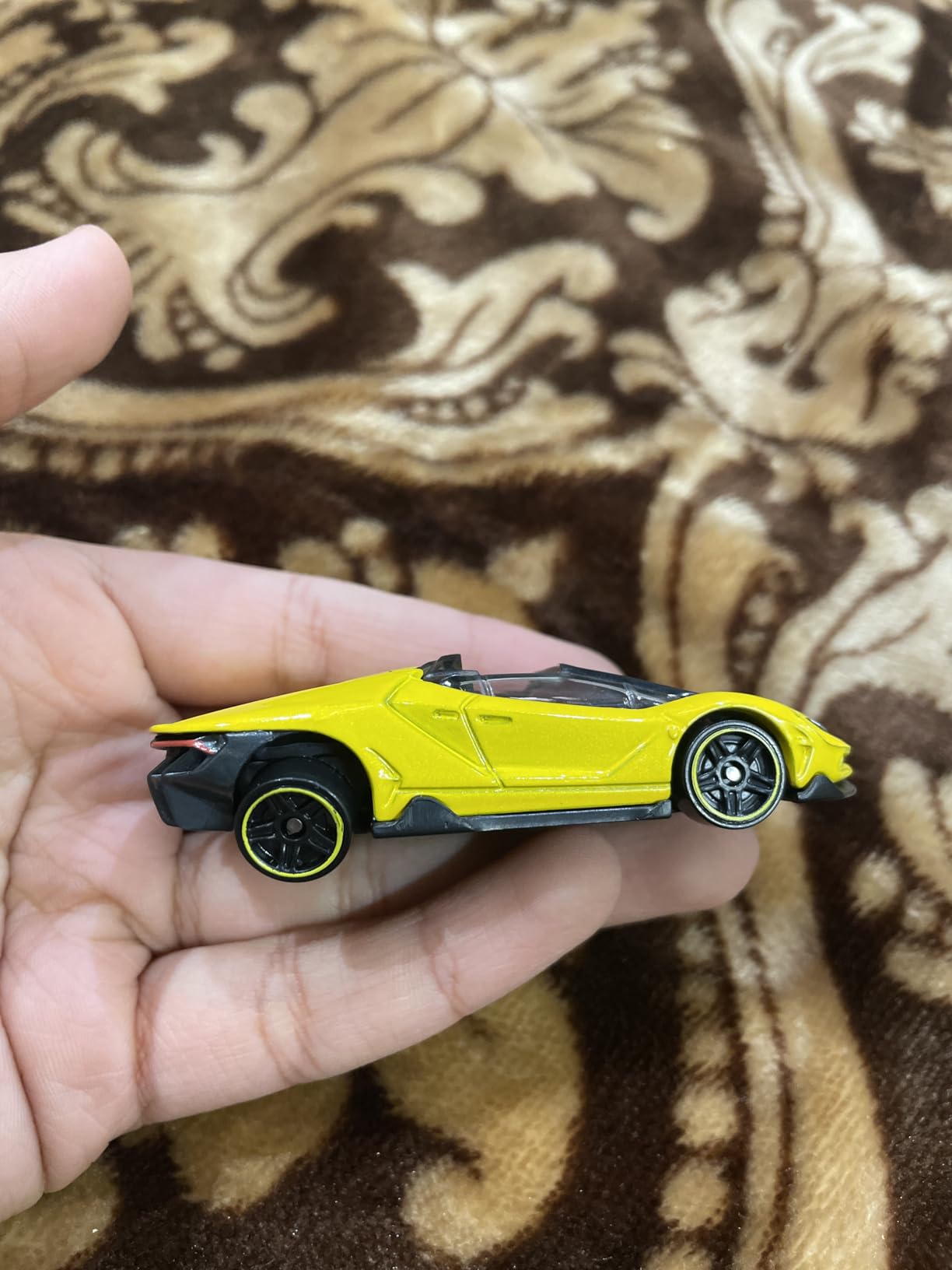 Hot Wheels '16 Lamborghini Centenario Roadster [Yellow] Exoticars 1/10 ...