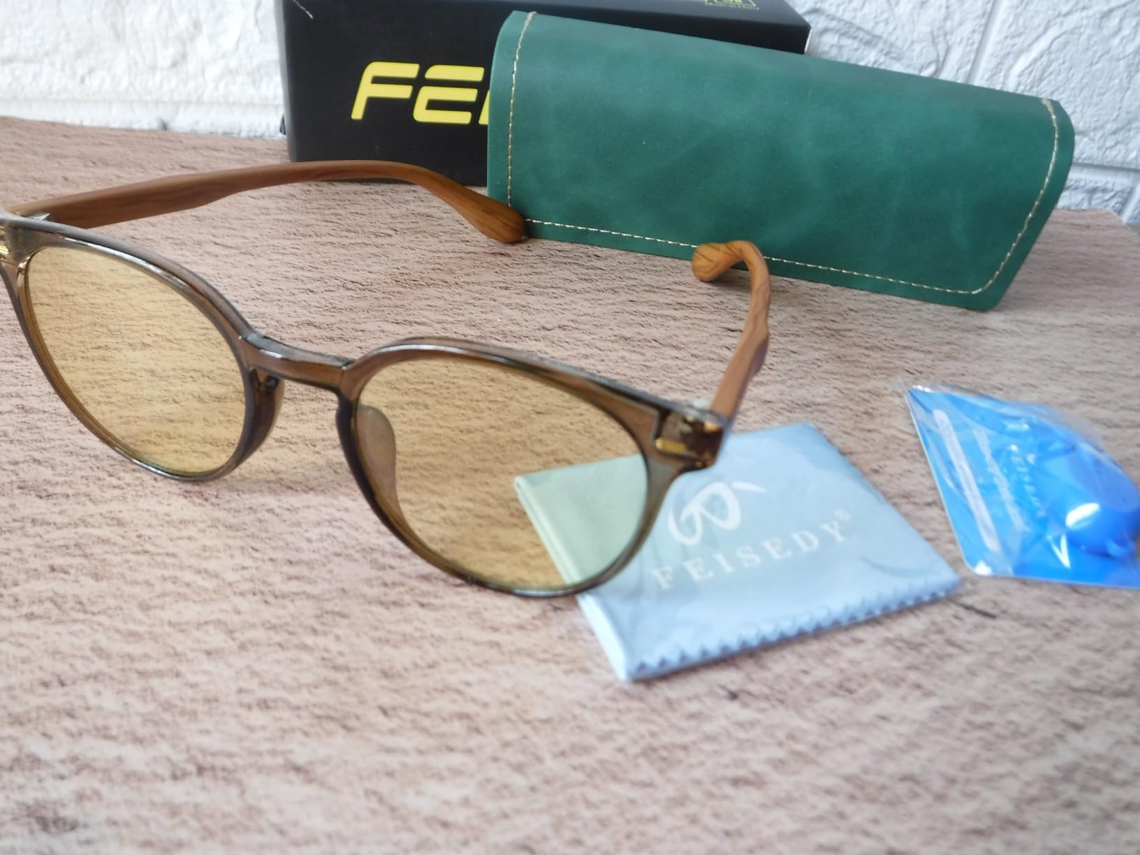 Amazon | Feisedy 調光サングラス ブルーライトカット メガネ 紫外線カット 変色レンズ 非偏光 TR90 軽量 ファッション ユニセックス B1169 | サングラス 通販