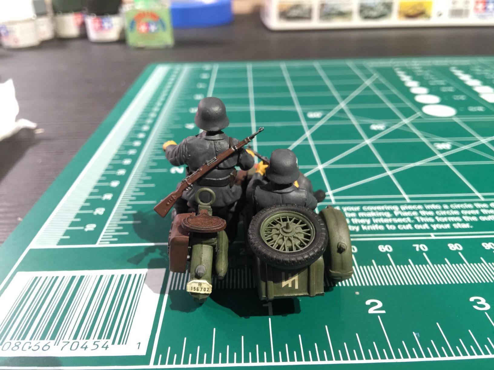 Amazon.com: Tamiya TAM35016 1/35 BMW R75 w/Side Car: Toys & Games