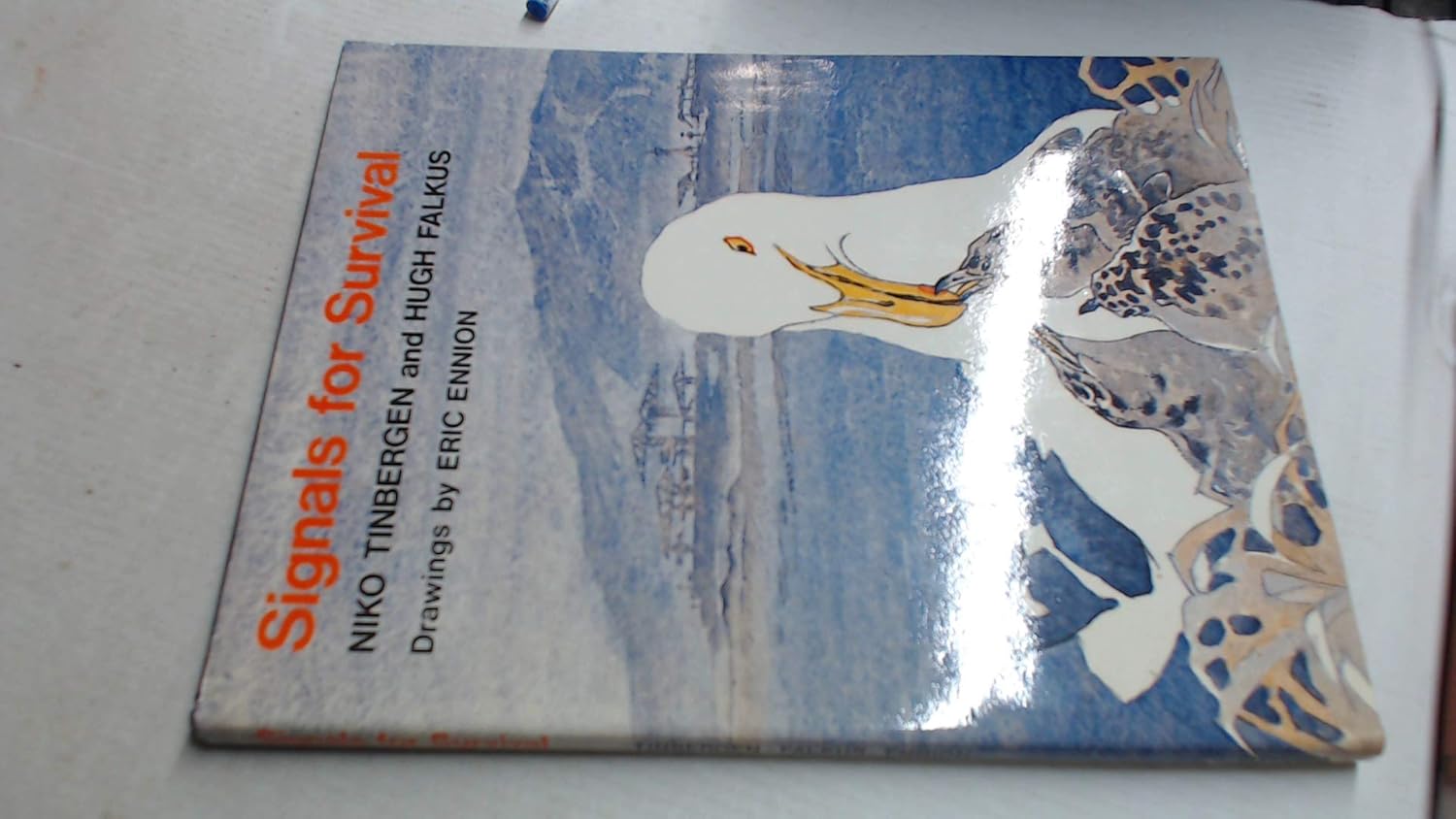 Amazon.com: Signals for survival: 9780198573494: Tinbergen, Niko: Books