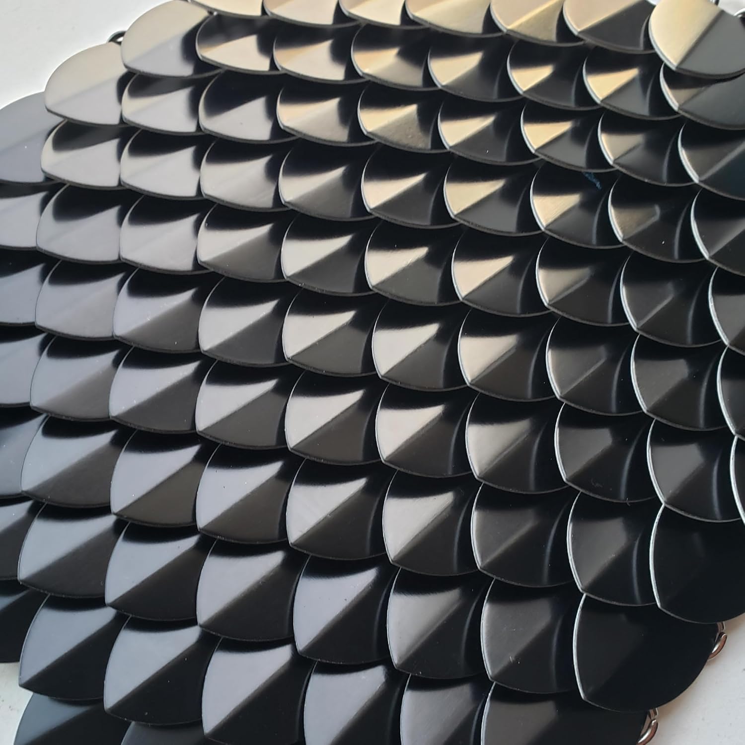 Amazon.com: 500pcs Large Anodized Aluminum Loose Scales for Scalemail ...