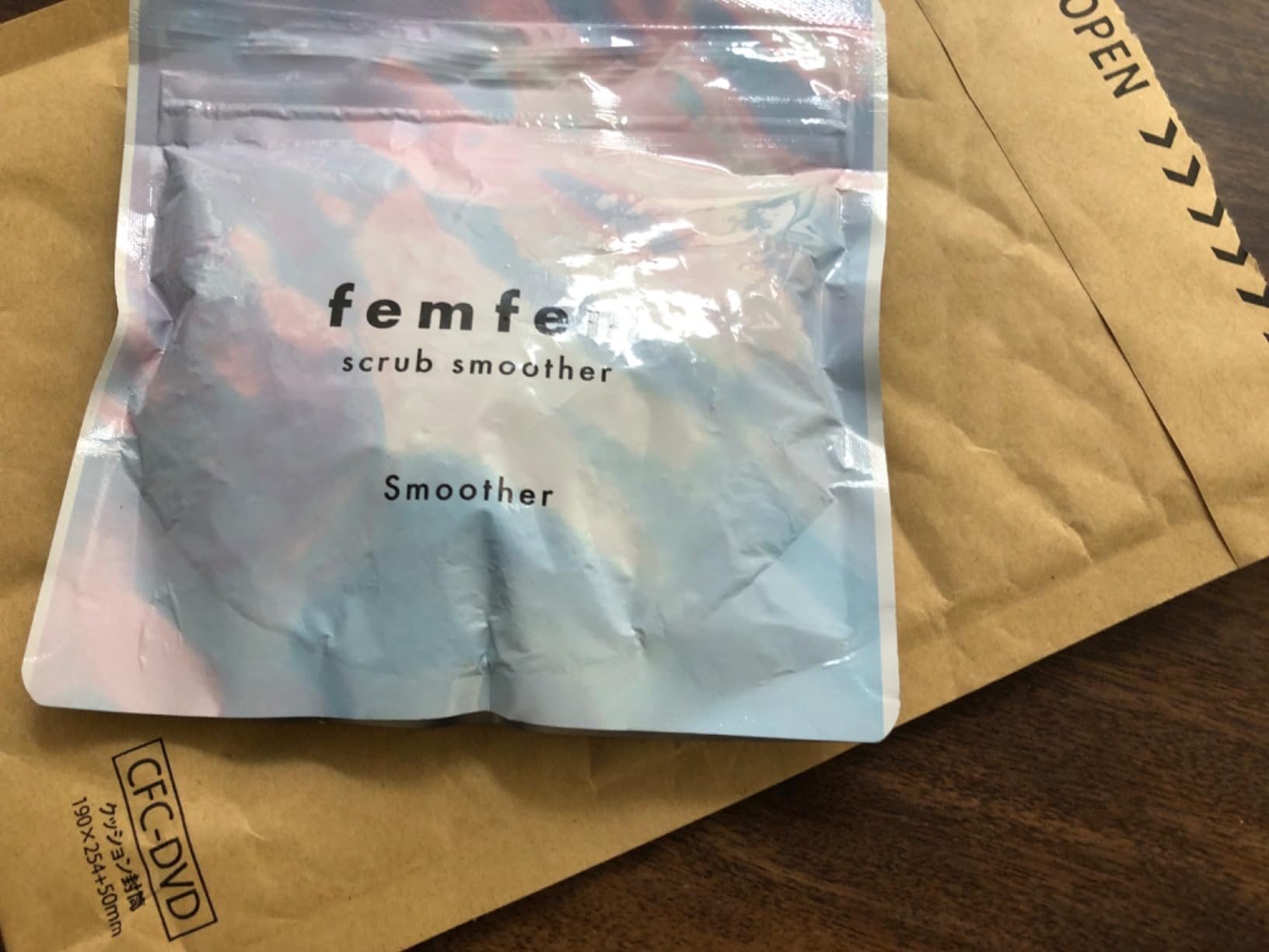 Amazon | femfem スクラブスムーザー ホワイトサボンの香り ボディ スクラブ デリケートゾーン vio ソープ フェムケア お尻 黒ずみ | femfem | ボディスクラブ 通販