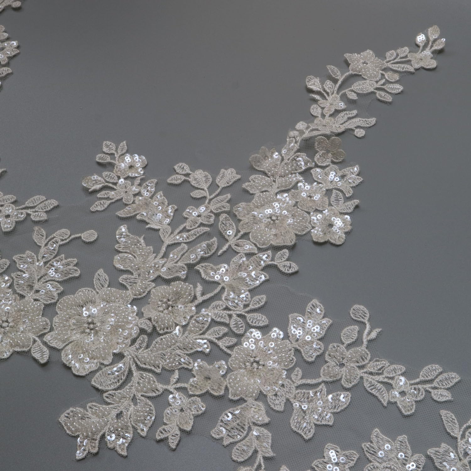 Amazon.com: White Leaves Venise Neckline Lace Applique Flower ...