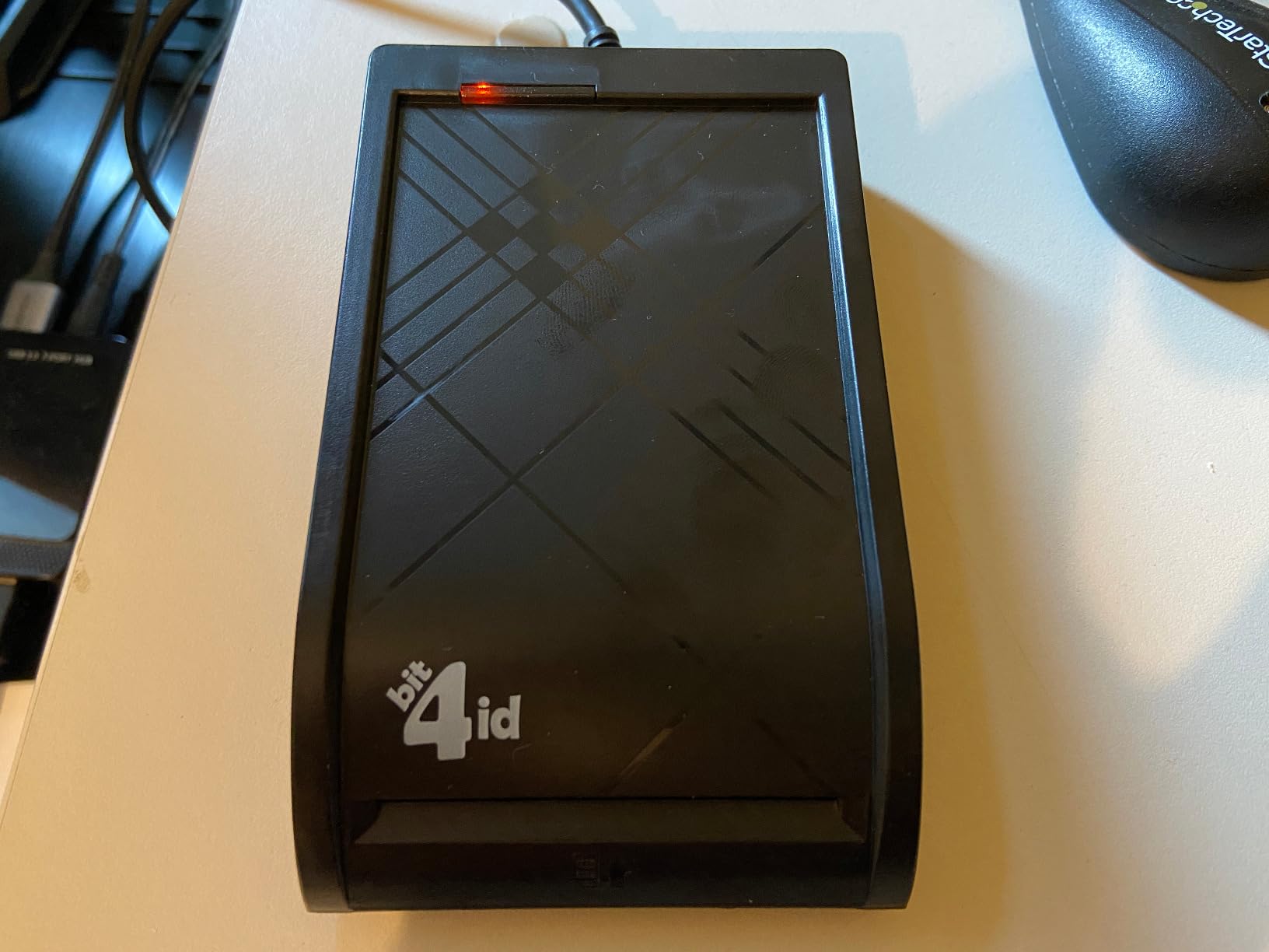 Bit4id Lettore carte contact e contactless per leggere CIE 3.0, Tessera ...