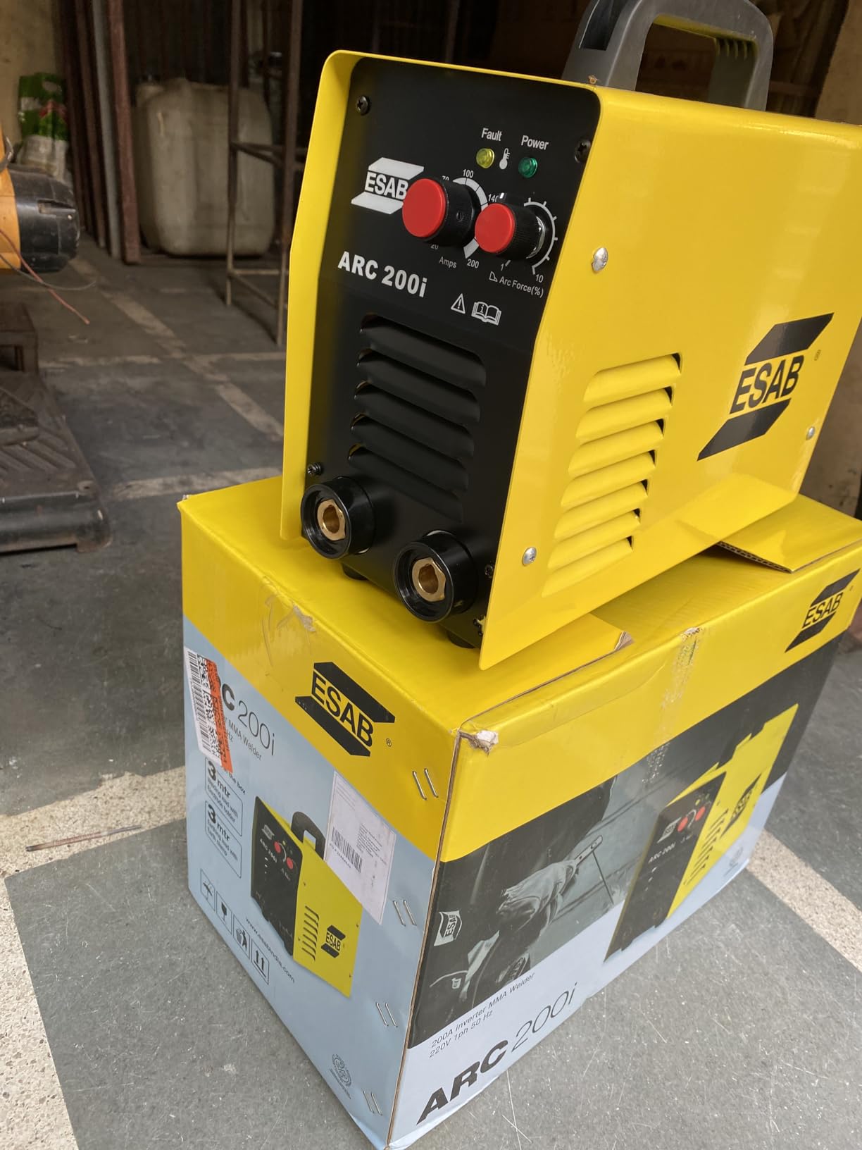 ESAB Arc 200i (IGBT) single phase portable 200A MMA inverter welding ...