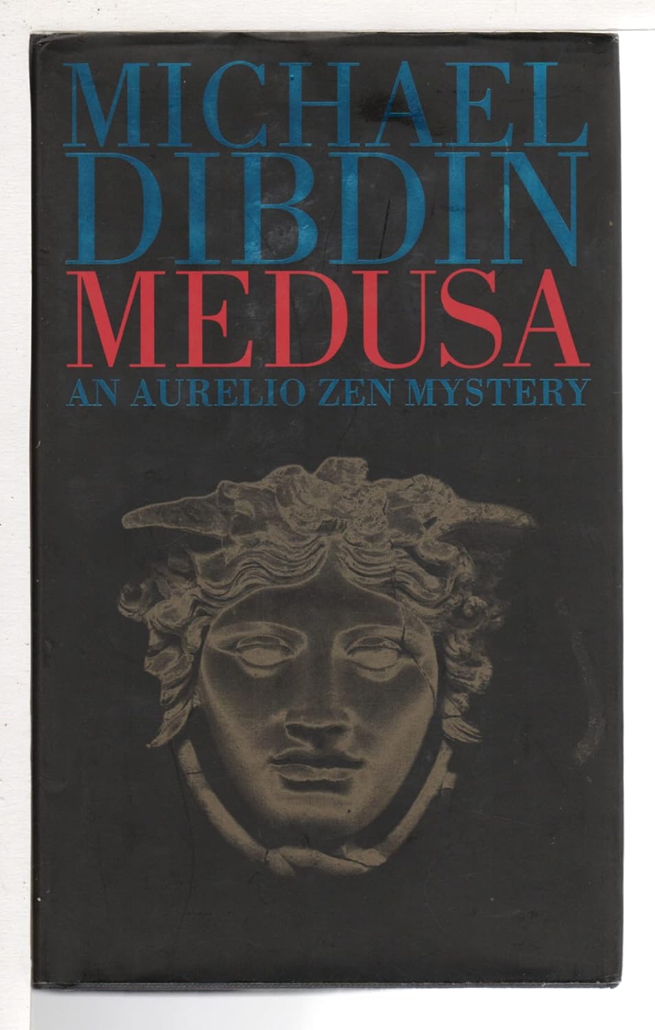 Medusa: An Aurelio Zen Mystery: Dibdin, Michael: 9780375422690: Amazon ...