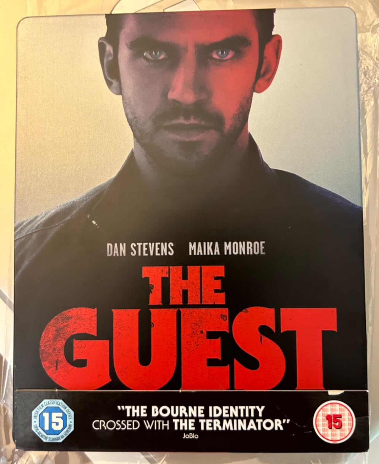 The Guest (4K UHD) [Blu-ray]: Amazon.de: Dan Stevens, Maika Monroe ...