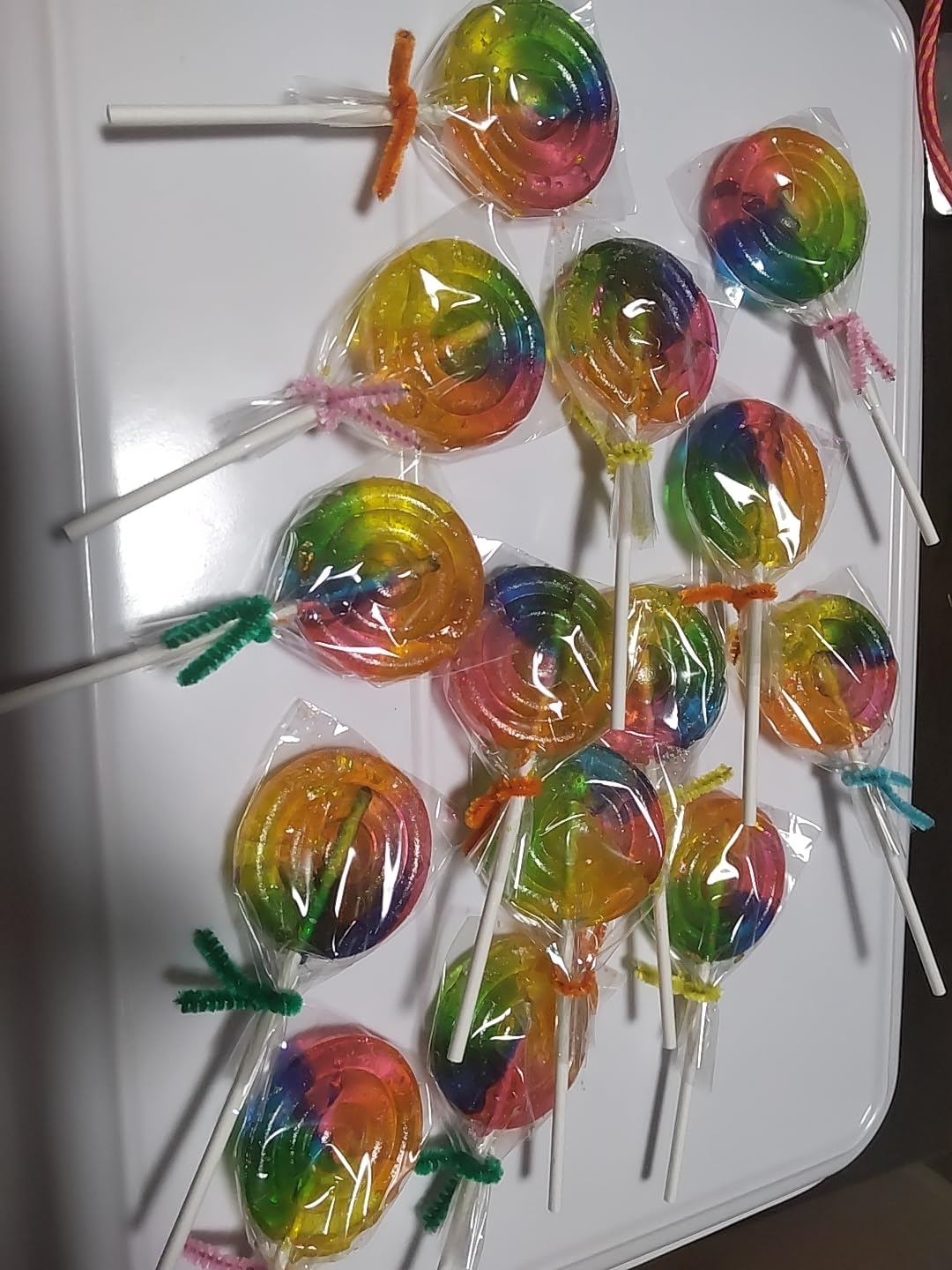 Amazon.co.jp: 100 count rainbow pop candy (candy with sticks) : Food ...