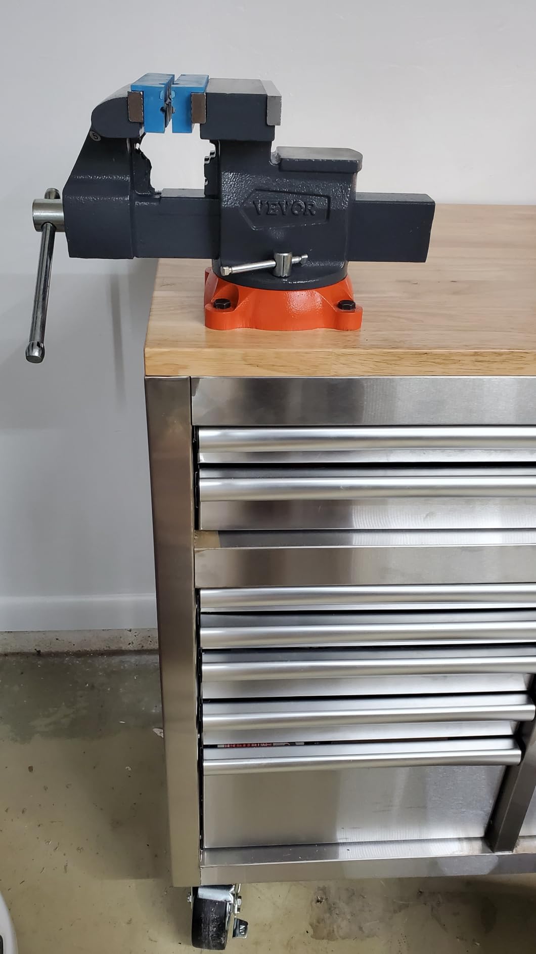 $17/mo - Finance VEVOR Bench Vise 6 Inch, Double Swivel Rotating Heavy ...