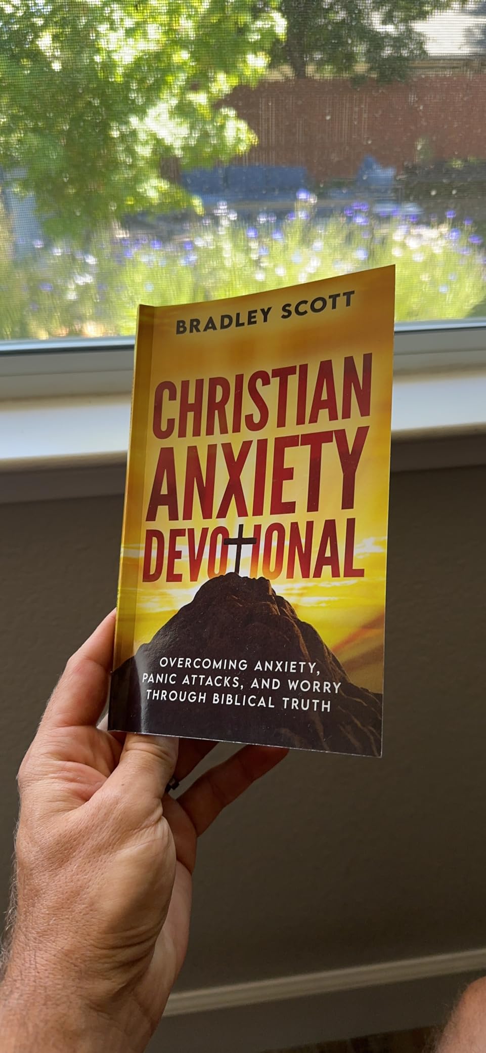 Amazon.com: Christian Anxiety Devotional: Overcoming Anxiety, Panic ...