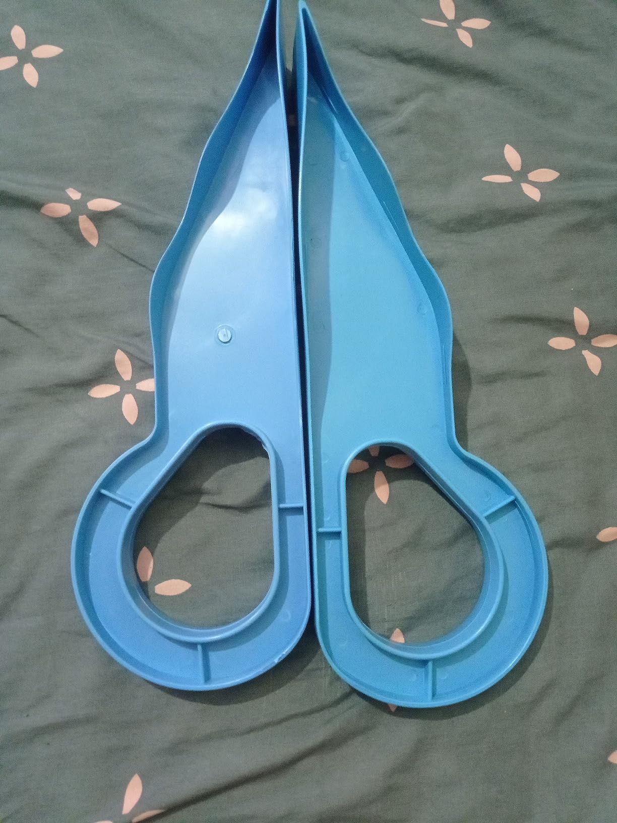 THE SR BRAND Bed Sheet Tucker Tool - Durable Bed Maker Tool to Keep ...