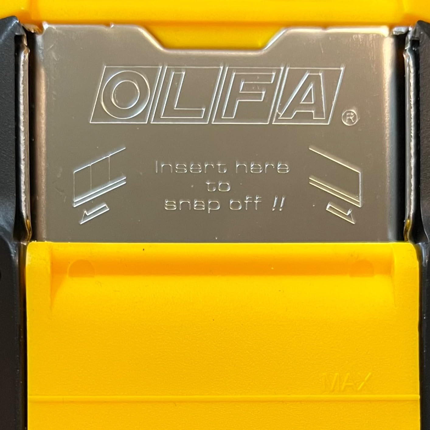 Amazon | オルファ(OLFA) 刃折器 安全刃折処理器ポキPRO 211B | カッターマット・刃折器