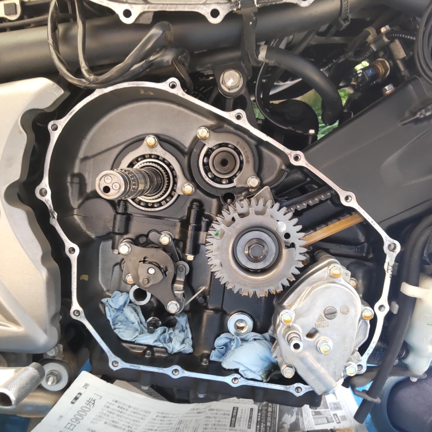 Amazon | スリーボンド 液状ガスケット シリコーン系無溶剤タイプ 100g TB1207B | 接着剤 | 産業・研究開発用品 通販