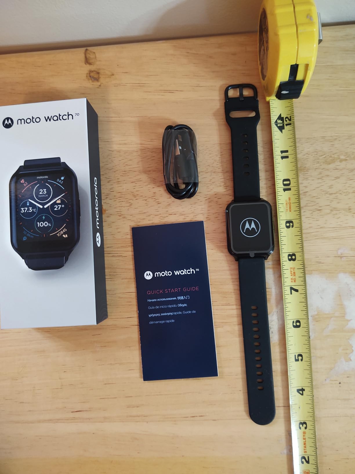 Amazon.com: Motorola Moto Watch 70 - Health and Fitness Smartwatch for ...