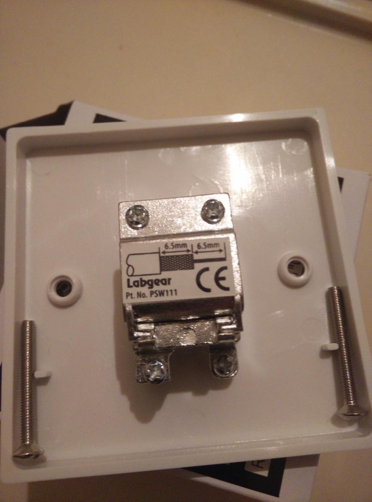 Labgear PSW111 Single Coaxial Outlet Plate: Amazon.co.uk: Electronics ...