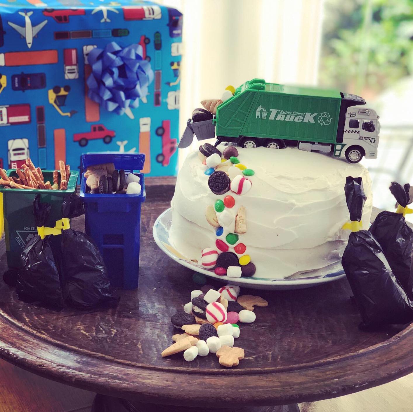 Amazon.com: Toy Cubby 7.5 Inch Realistic Garbage Recycling Truck with ...