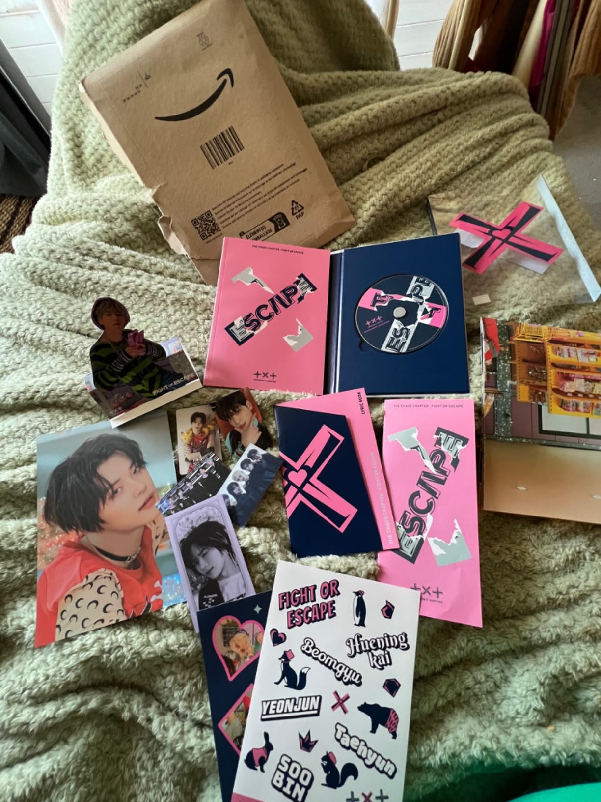 TXT The 2nd Album Repackage - THE CHAOS CHAPTER : FIGHT OR ESCAPE ...