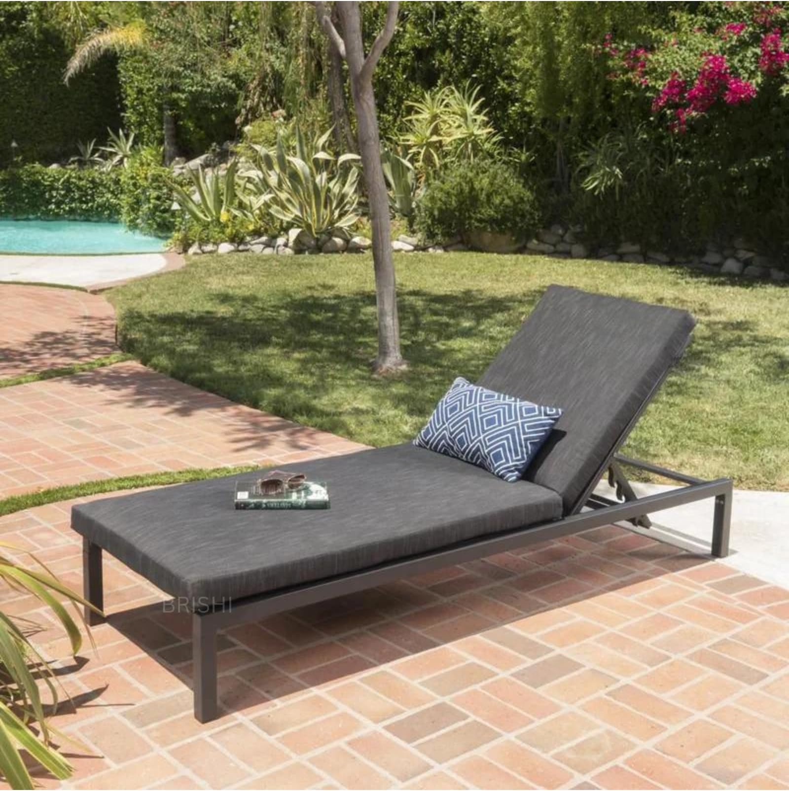 ITALICA Plastic Sunlounger with Wheels/Modern Pool Side Lounge Chair ...