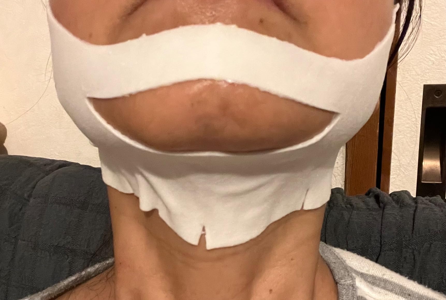 Amazon | 【ラボタッチ】 首シワとVラインケアパッチ リフティングと水分補給を同時に行うパッチ Vリフティングマスク 4枚入り 首用パックシート シワのためのアンチエージング 最大8 ...