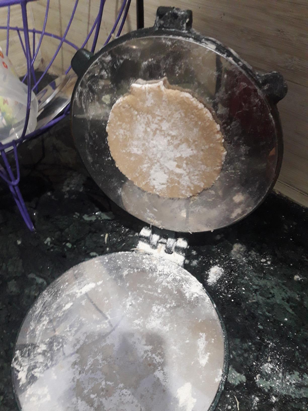 Buy Esspy 21 cm Cast Iron Manual Roti Maker Press, Khakhra-Papad Press ...