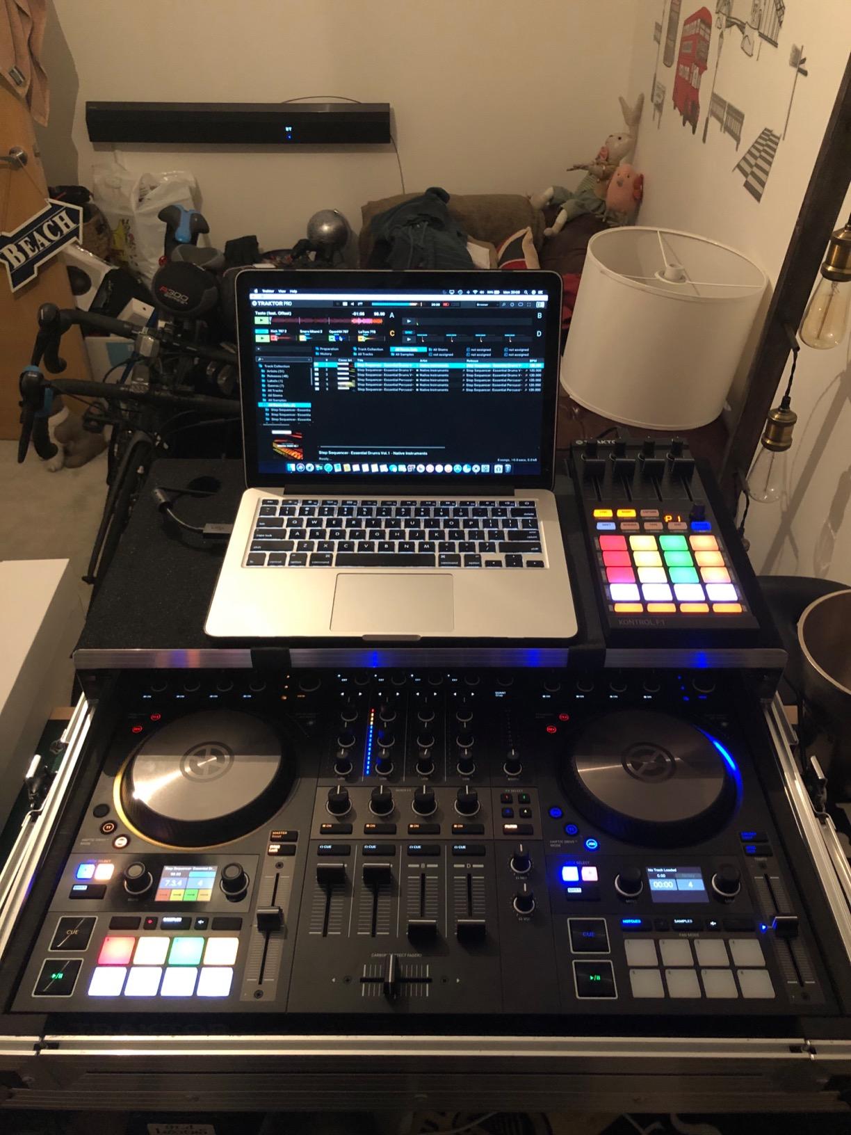 Native Instruments Traktor Kontrol S4 Mk3 DJ Controller : Amazon.co.uk ...